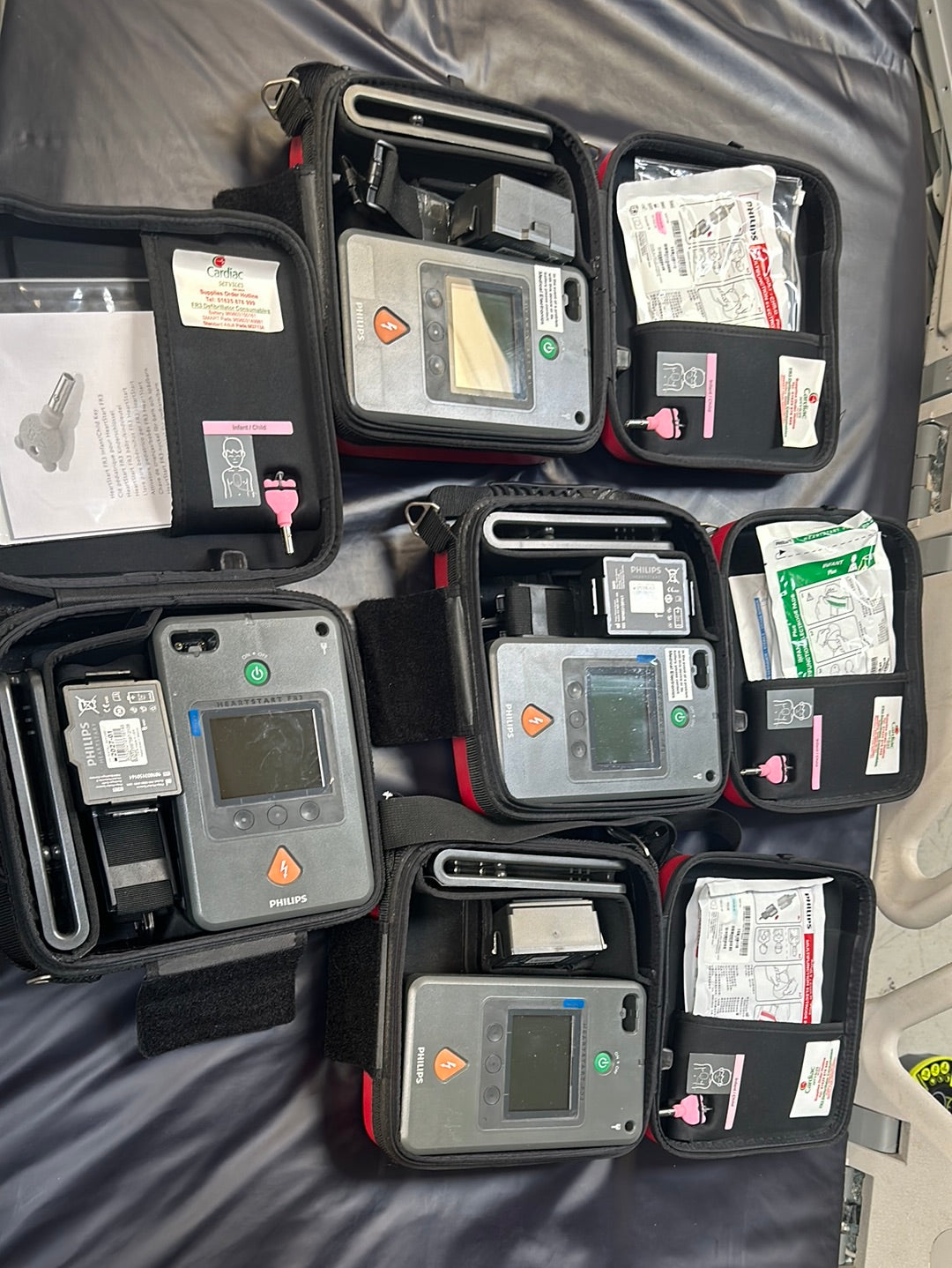 Philips Heartstart FR3 Defibrillator with Battery & Bag – SelfiMed UK