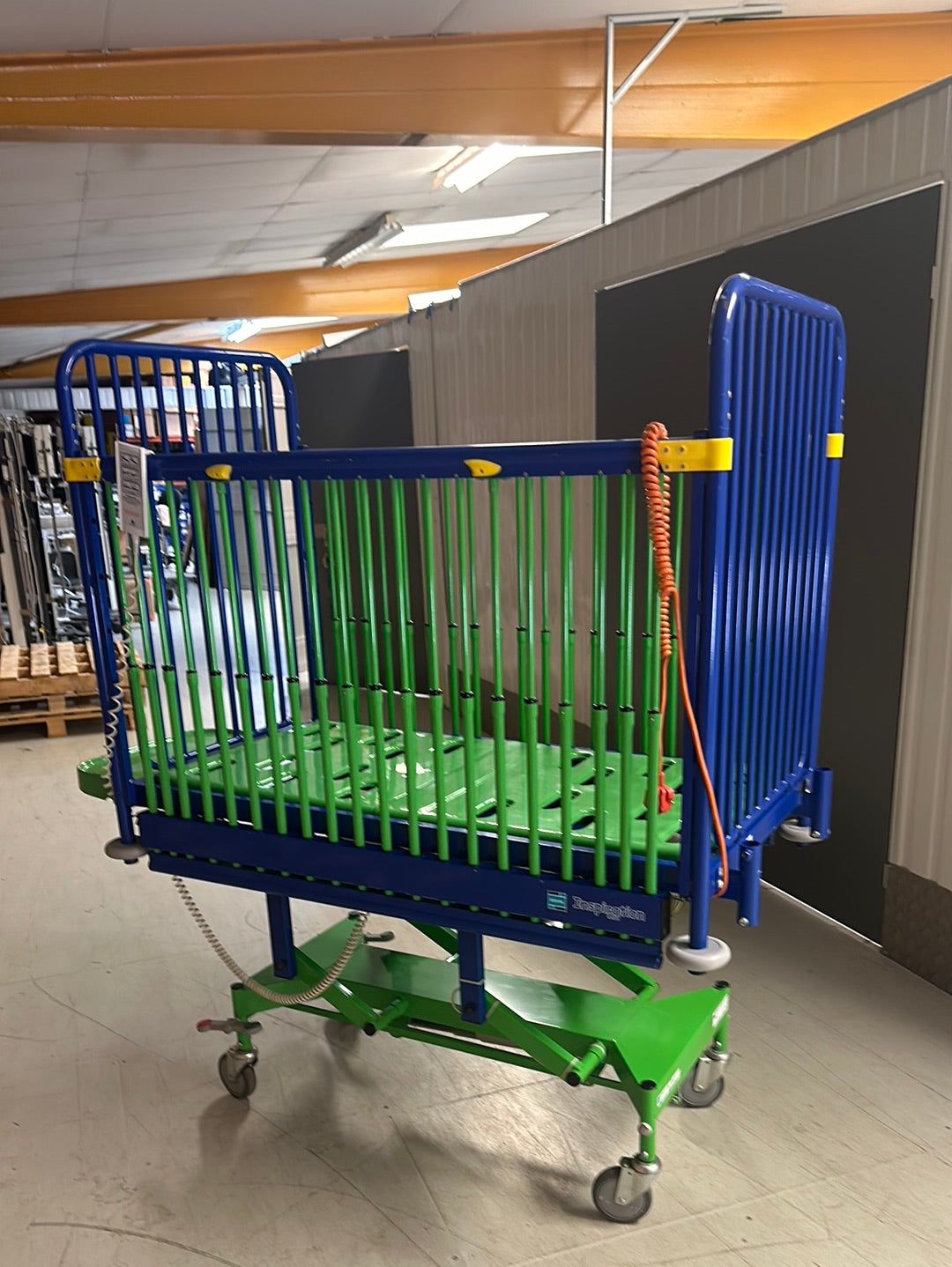 Sidhil Inspiration Electric Infant Cot with Controller – SelfiMed UK