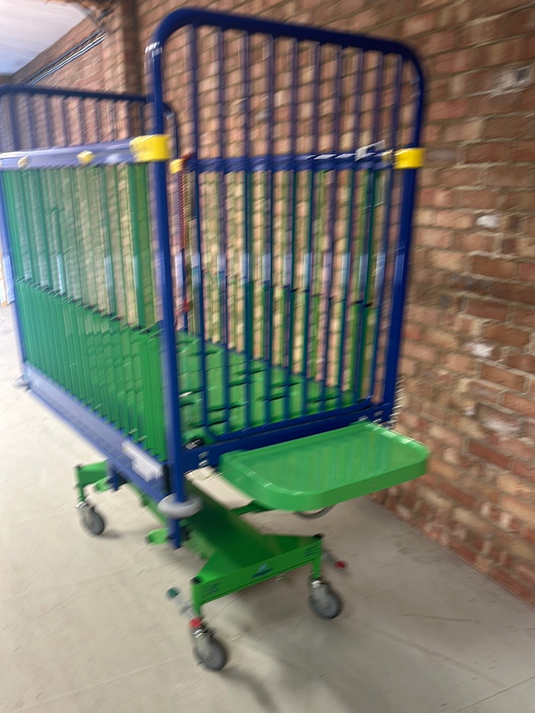 Sidhil Inspiration Electric Infant Cot with Controller – SelfiMed UK