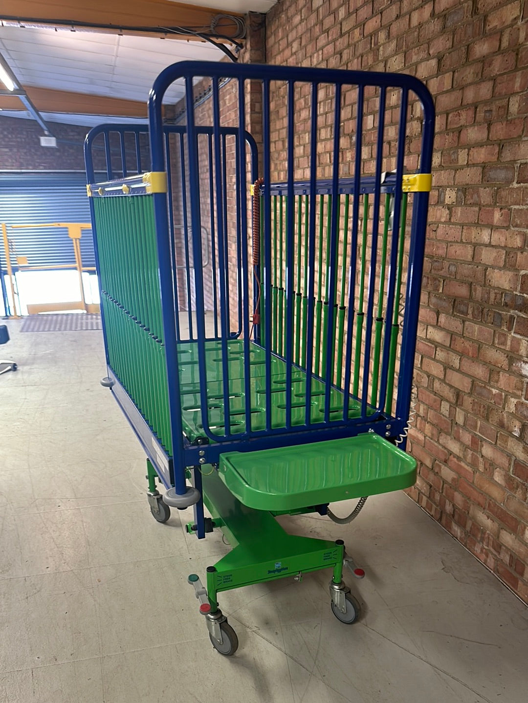 Sidhil Inspiration Electric Infant Cot with Controller – SelfiMed UK