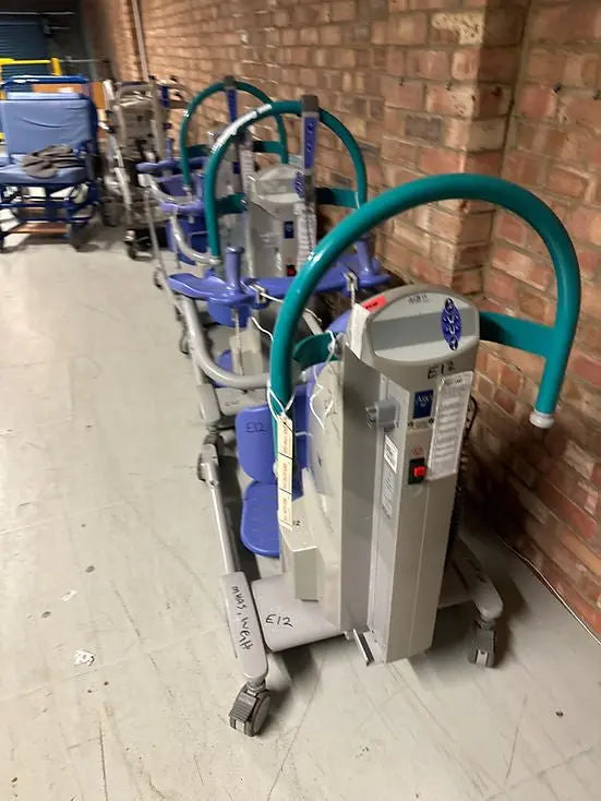 Arjo Huntleigh Encore Patient Stand Hoist with Battery – SelfiMed UK