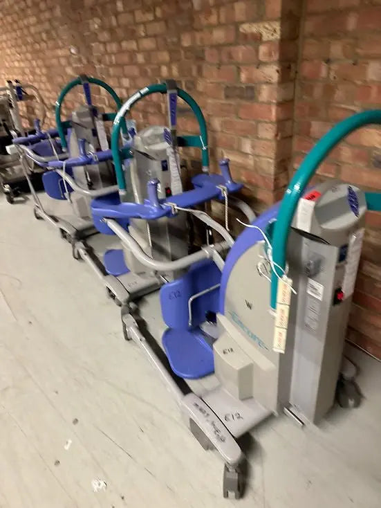 Arjo Huntleigh Encore Patient Stand Hoist with Battery – SelfiMed UK