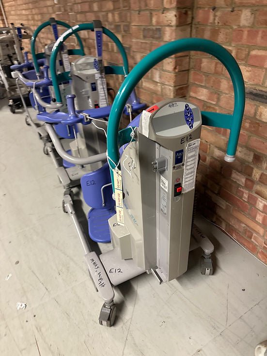 Arjo Huntleigh Encore Patient Stand Hoist with Battery – SelfiMed UK