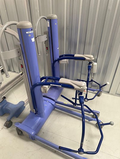 Arjo Huntleigh Maxi Move III Patient Stand Hoist – SelfiMed UK