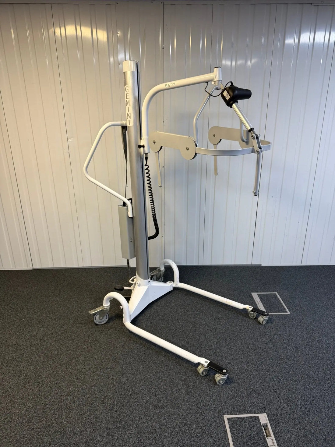 Patient Hoist | Medibo Gemini Mobile Hoist with Battery | SelfiMed UK