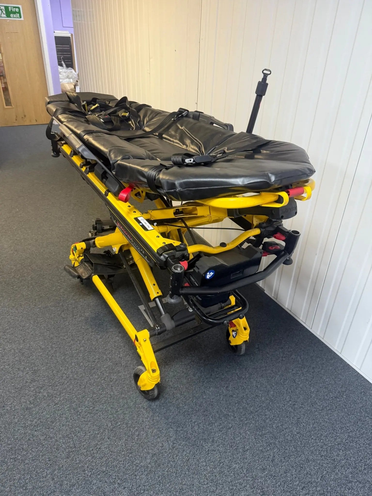 Stryker 6550 Ambulance Stretcher with Battery – SelfiMed UK