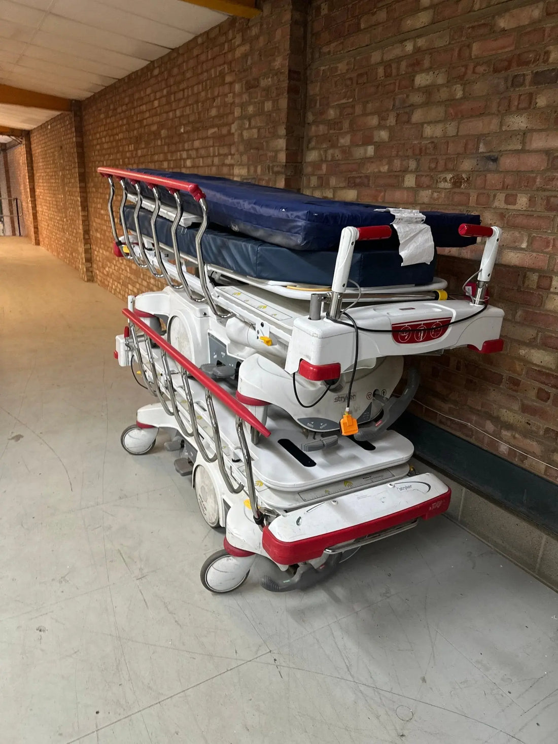 Stryker Zoom 1125 Stretcher Trolley - SelfiMed UK